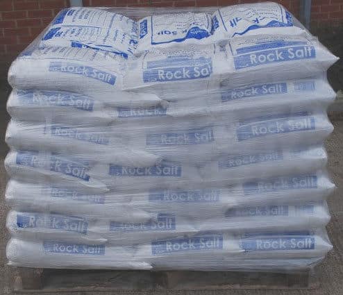 White rock salt/grit Pallet – Groundserv