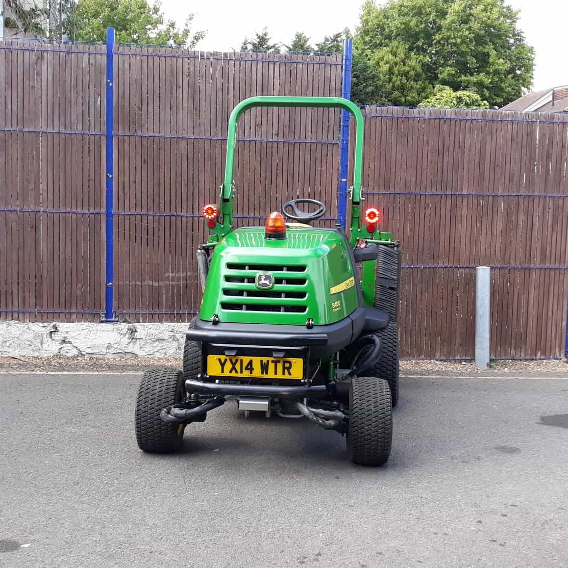 John Deere 8400 Triple cylinder mower – Groundserv